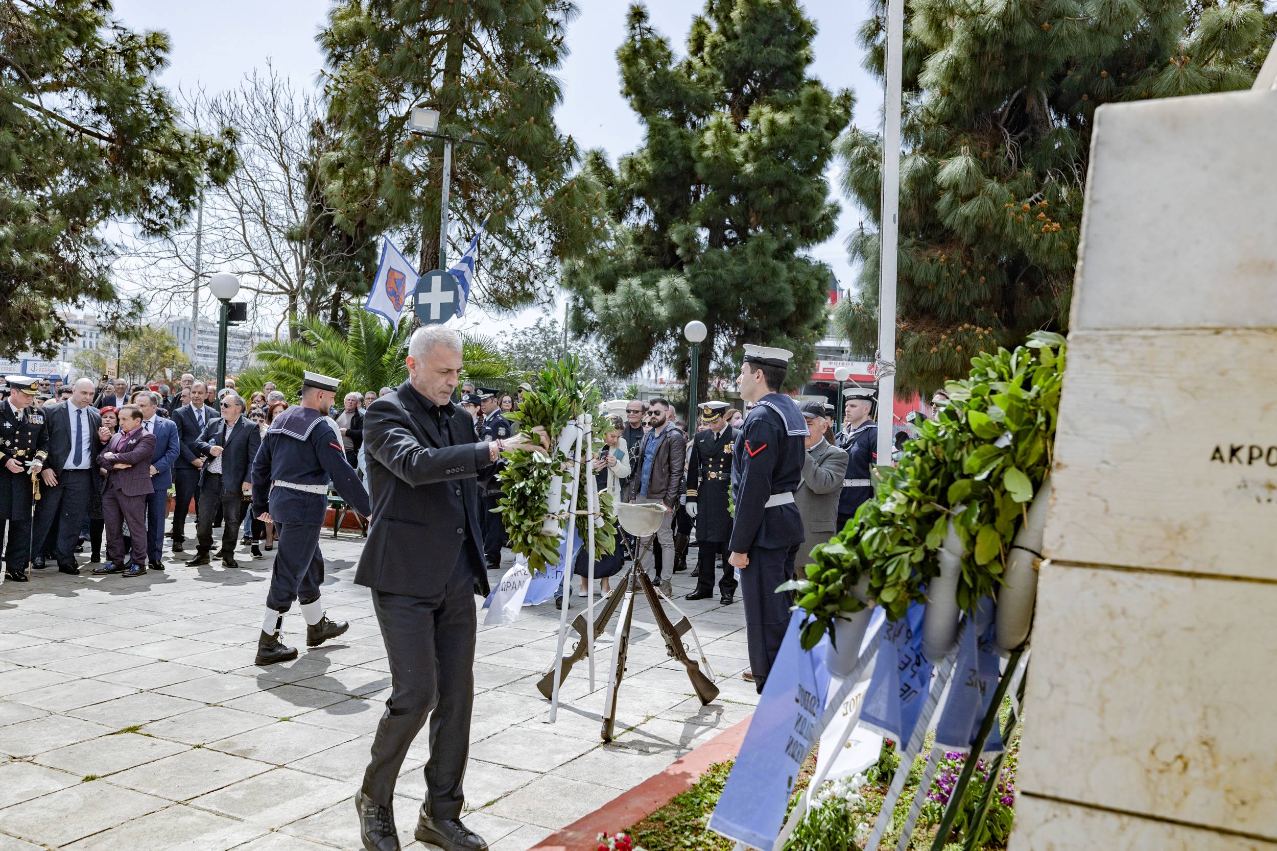 Με εθνική υπερηφάνεια ο εορτασμός της 25ης Μαρτίου στον Πειραιά - PortoNews